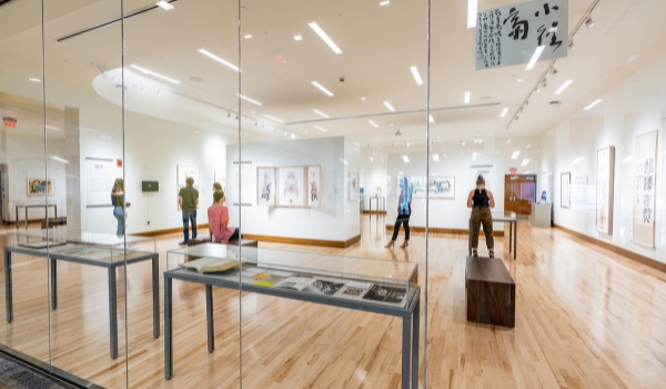 Exhibit Case Buyer's Guide | Gaylord Archival